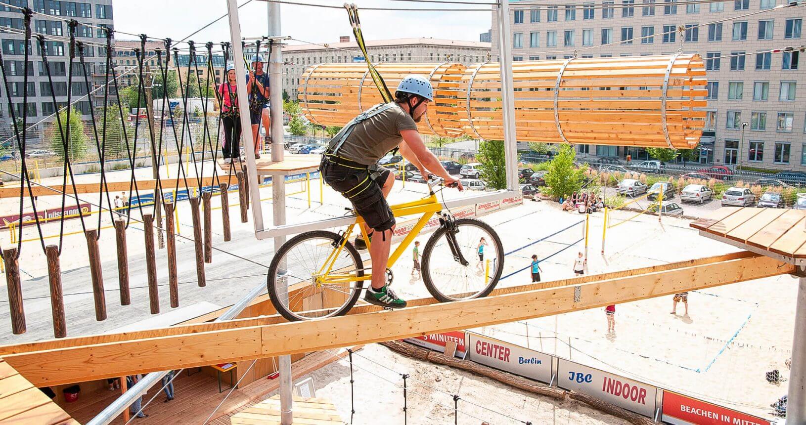 MountMitte Hochseilgarten: Spannende Kletterübungen im Herzen Berlins